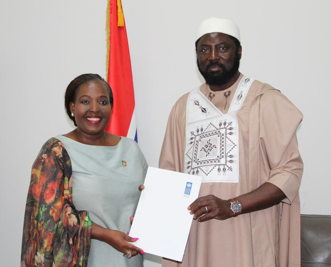 Ms. Mandisa Mashologu presents credentials to the Government – Kerr ...
